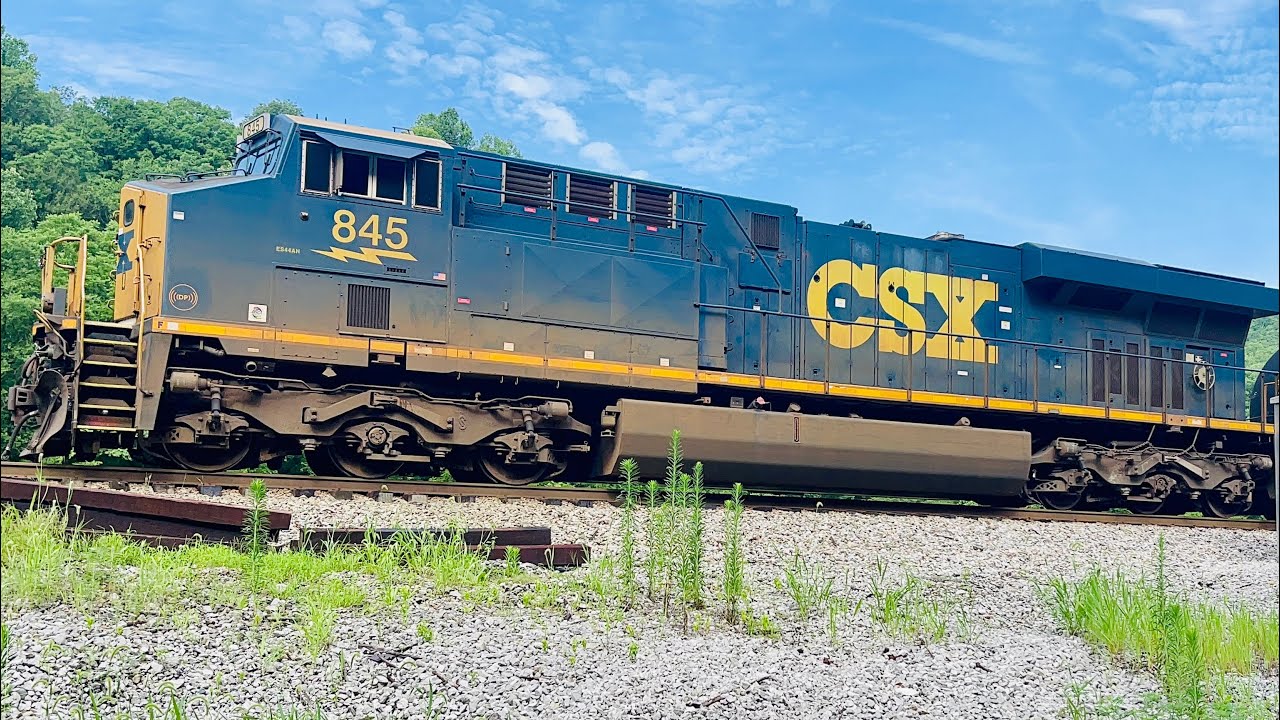 CSX mixed freight climbing the hill @ Sherwood, Tennessee - YouTube