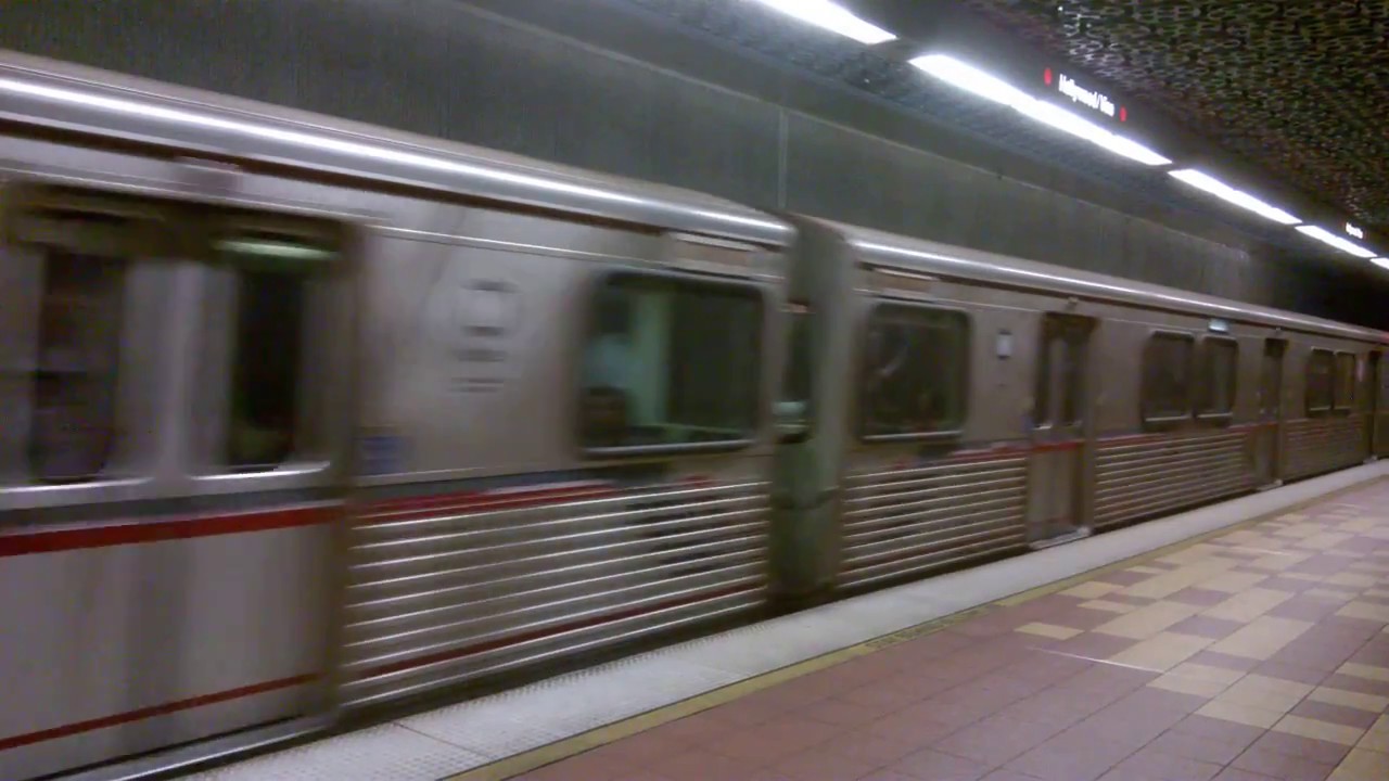 LA Metro Subway (Red Line) Train @ Hollywood and Vine Station - YouTube