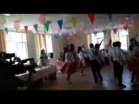 208 Nömrəli məktəbin 11-ci sinif məzunların çıxışı
