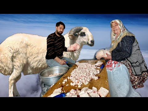 ŞİFALI YAĞ !!! HANIM ANNEDEN ASIRLIK TARİF / KOYUNUN  KUYRUĞU SIZDIRILIP YAĞ ÜRETİYOR