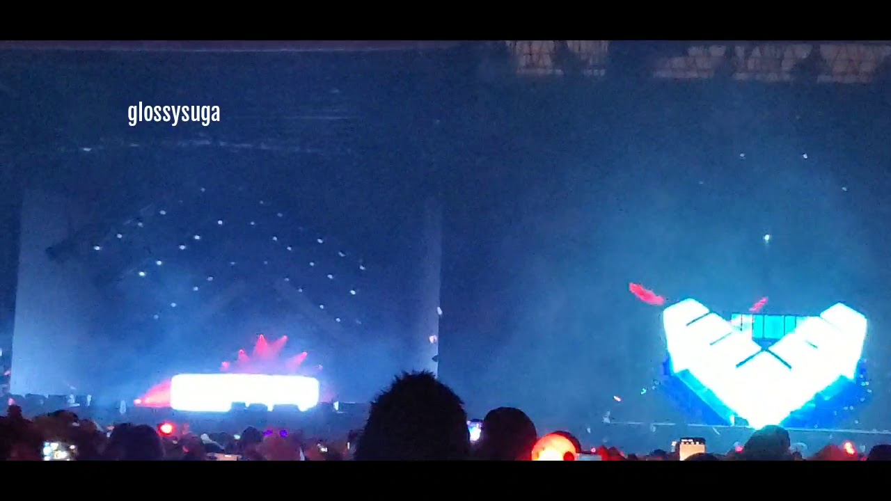 BTS Chicago Soldier Field Concert Day2 V TaeHyung singularity - YouTube