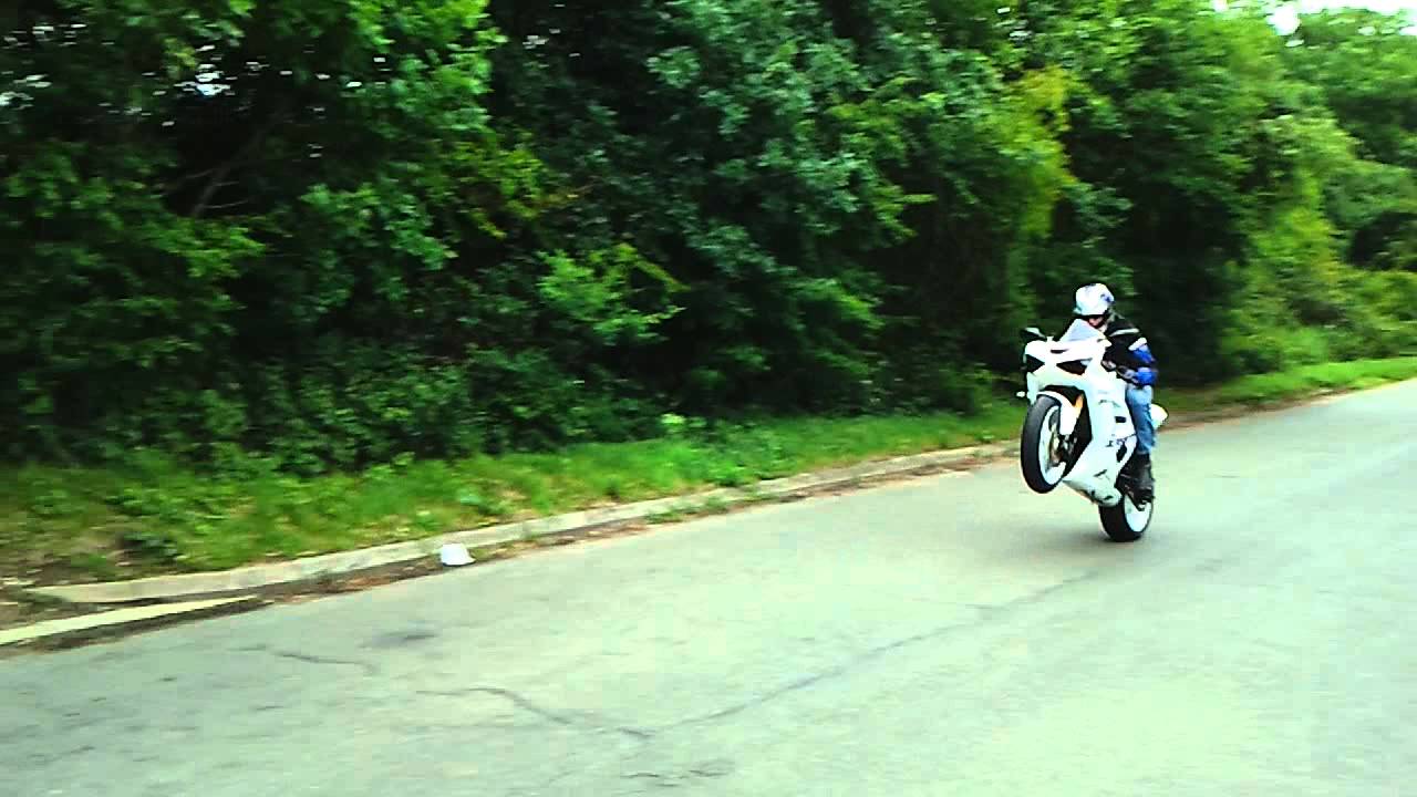 Ninja zx6r wheelie - YouTube