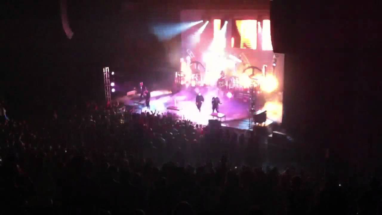 RED "Breathe into me" w/Rob Beckley from Pillar - YouTube