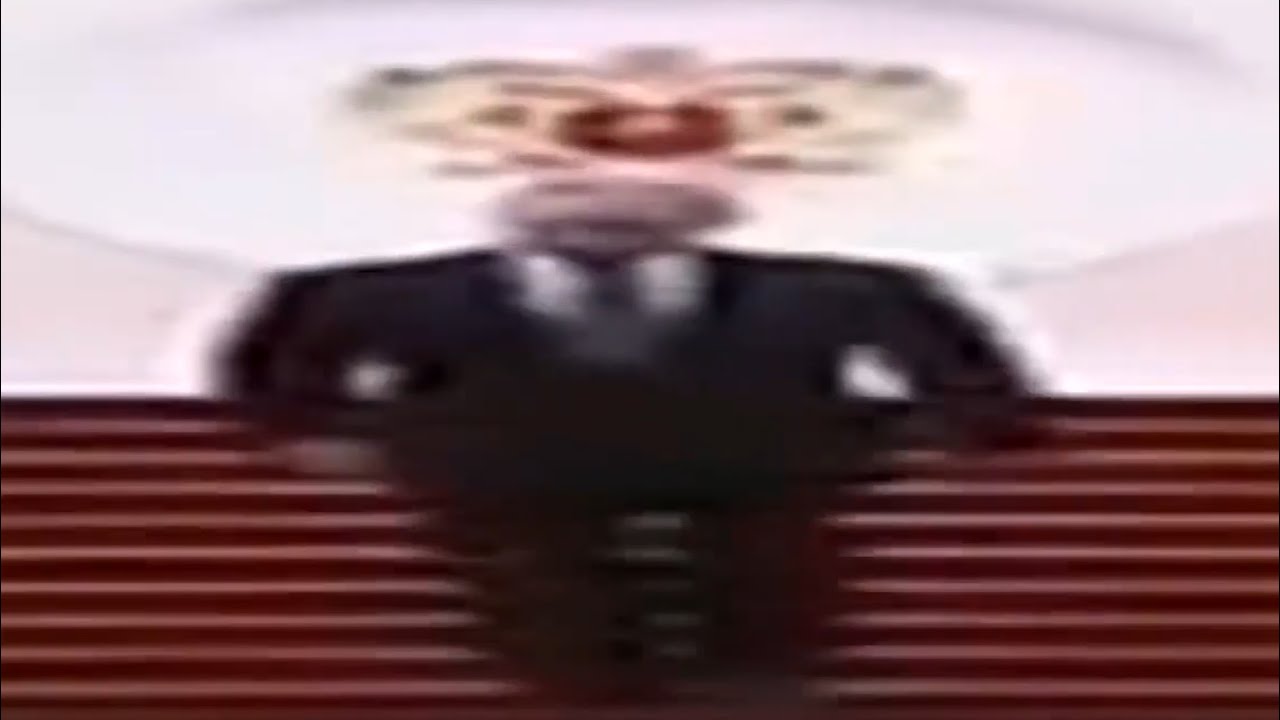 Wide Putin walking but he forgot to turn the oven off - YouTube