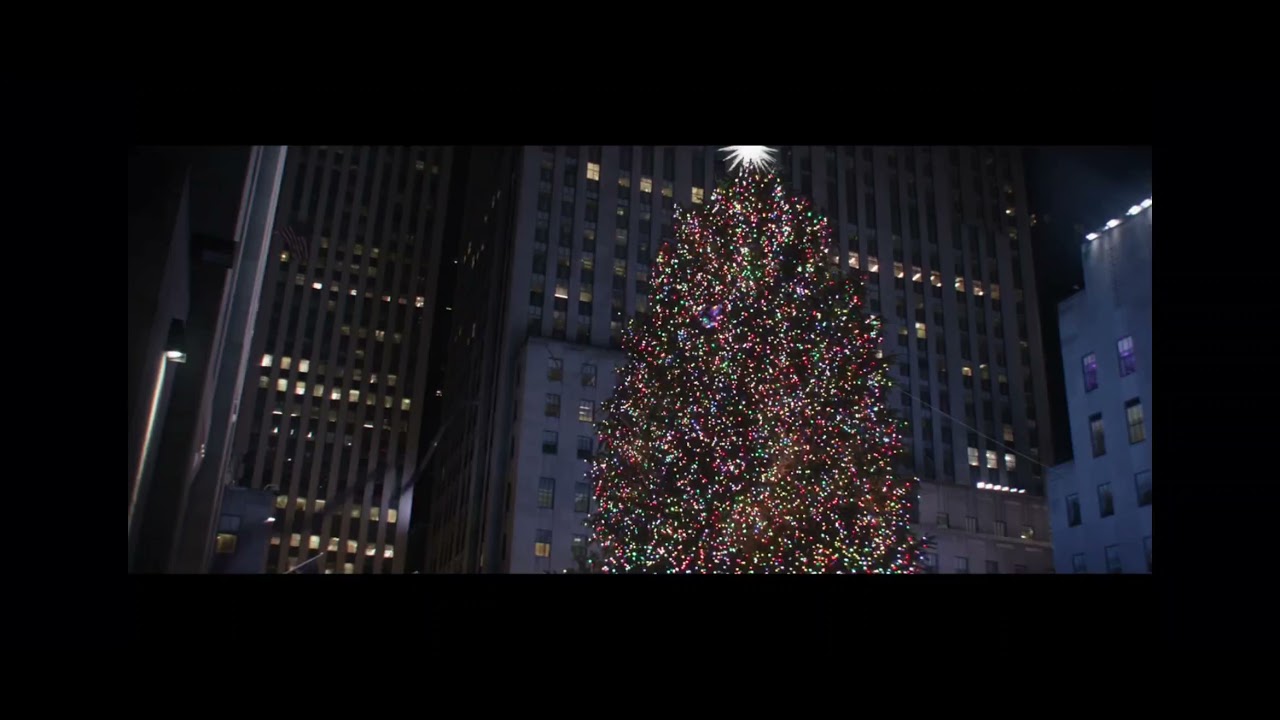 Hawkeye | Kate saves Clint from Christmas tree | #shorts #christmas ...