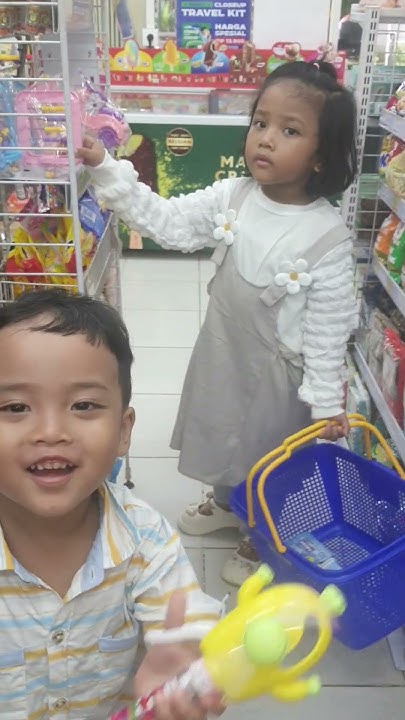 beli mainan di indomaret - YouTube
