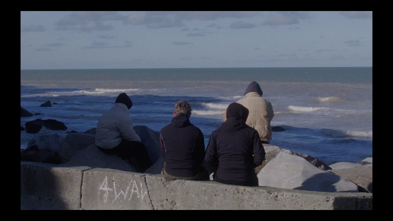 4 WAV - Vue sur la mer (Clip Officiel) - YouTube