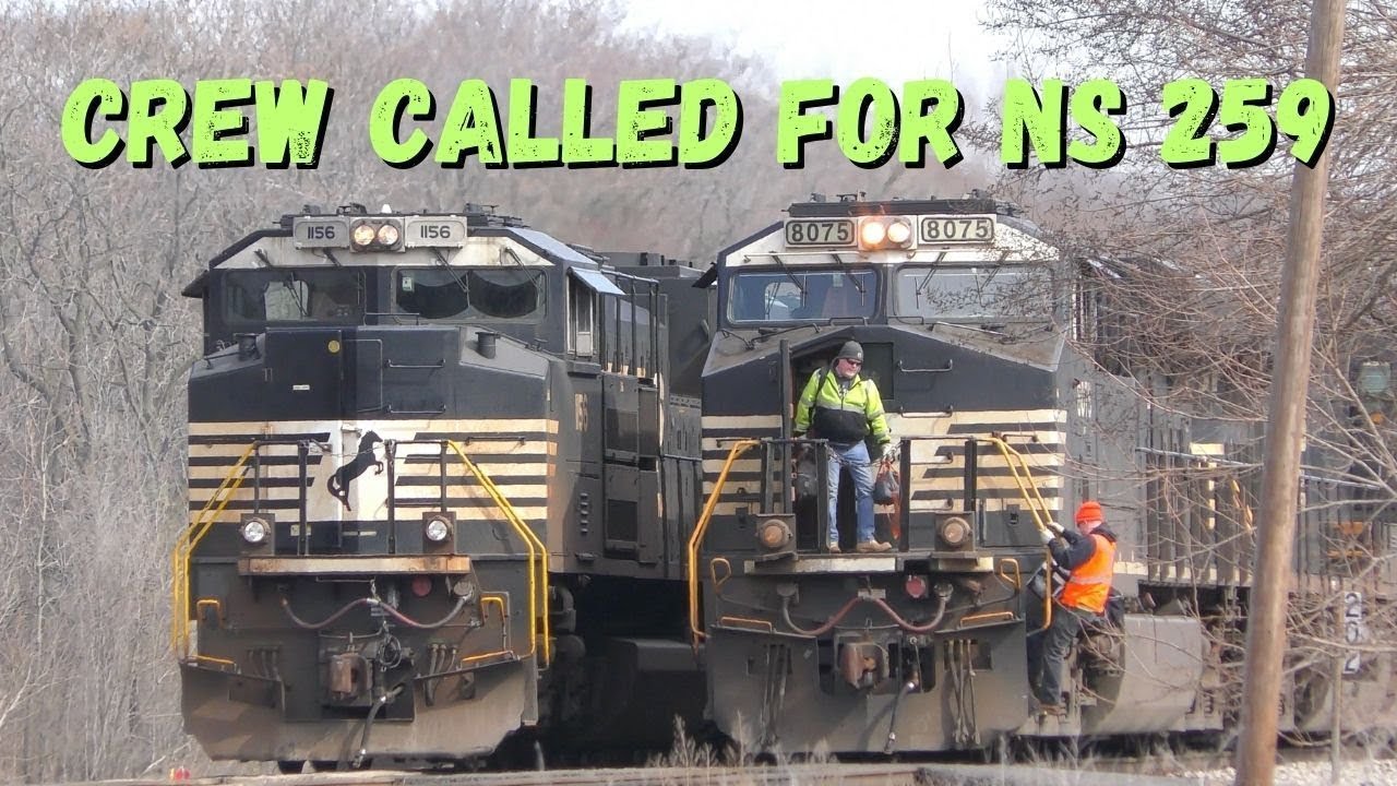 A new crew take over the Roadrailer and a intermodal train with a HEAVY ...