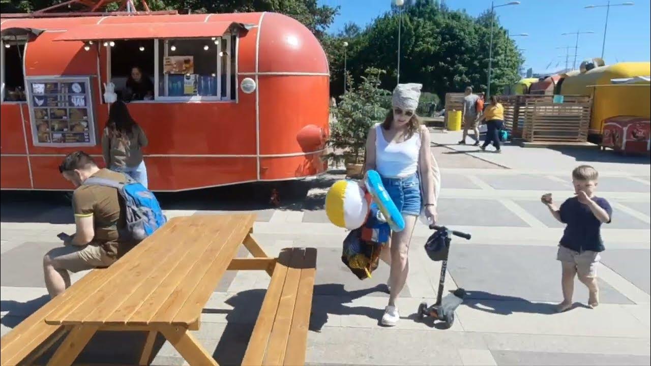 Пляжи забиты людьми Лахта центр Аномальная жара в Санкт Петербурге