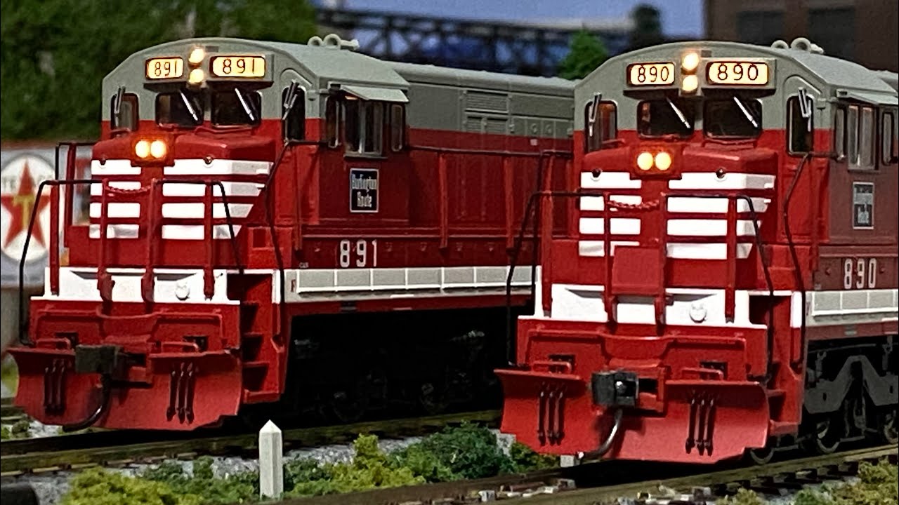 HO Scale Model Train Operations | Burlington #890 Grabs a Boxcar in ...