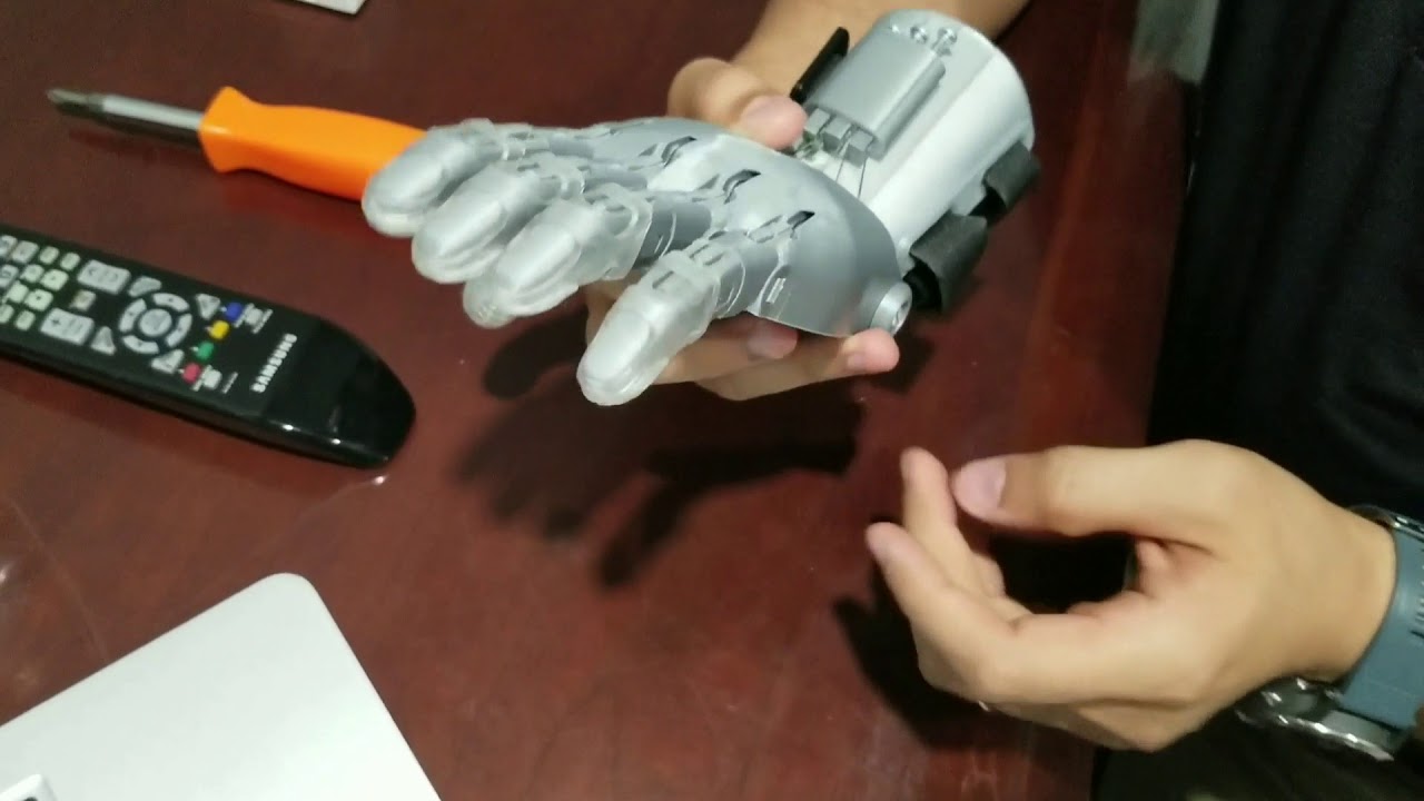 E-Nable Phoenix hand - YouTube