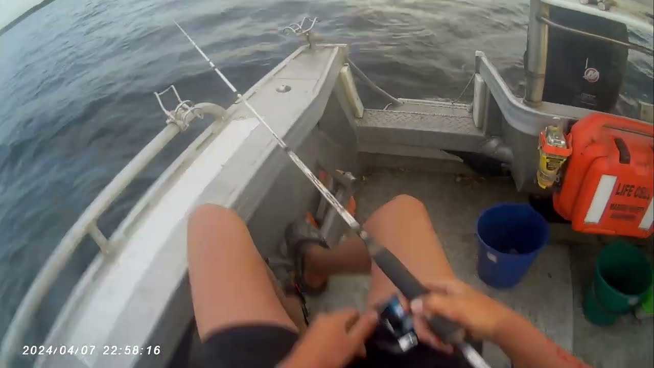 fishing in da boat - YouTube