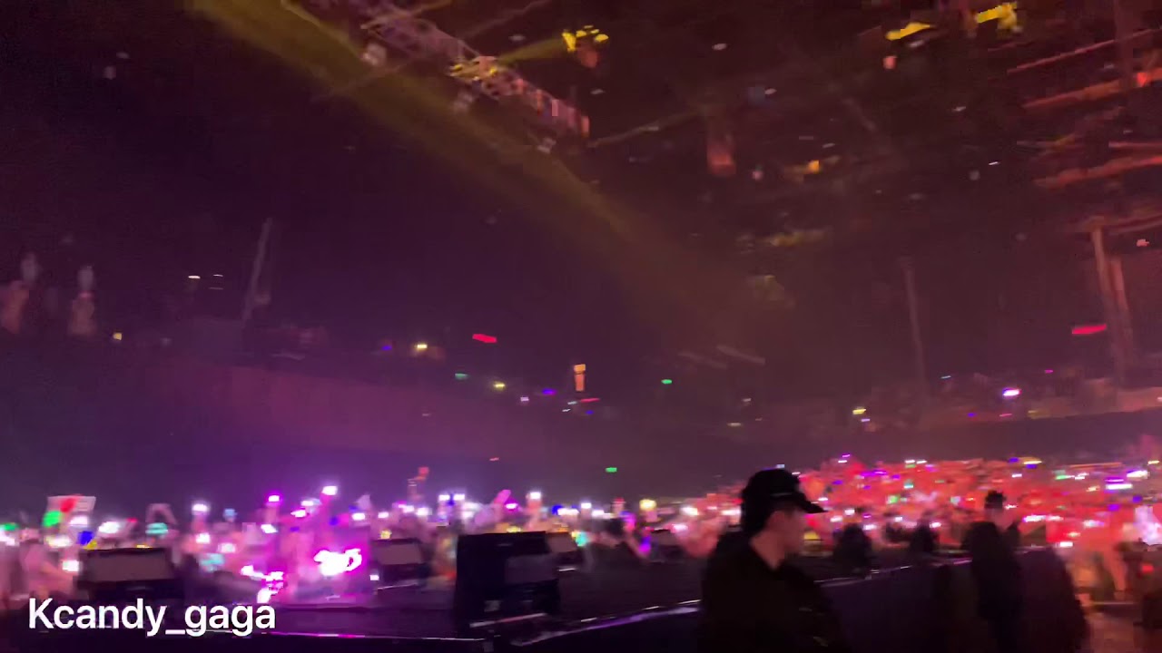 Mirror 一開場情況@The First Mirror Live Concert 2018 - YouTube