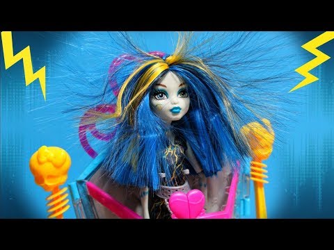 Monster High Freaky Fusion Frankie Stein Doll Recharge Chamber Playset