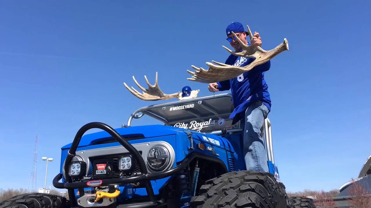 Royals superfan shows off his Moose Mobile - YouTube