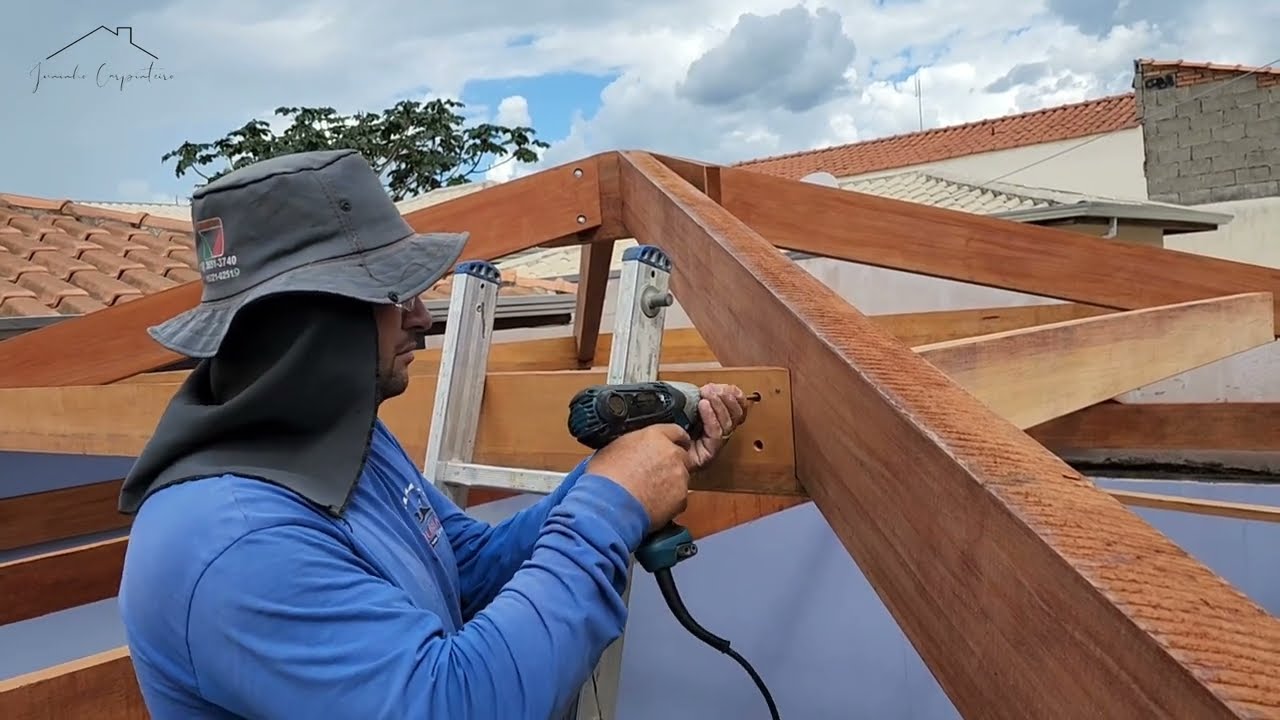 ESSE CARPINTEIRO TRANSFORMA MADEIRAS, EM SOLUÇÕES PARA TELHADOS ...