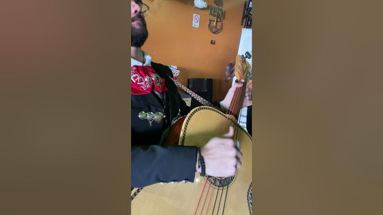 los laureles” Mariachi diamante de San Diego, -Guitarron. Con la voz de ...