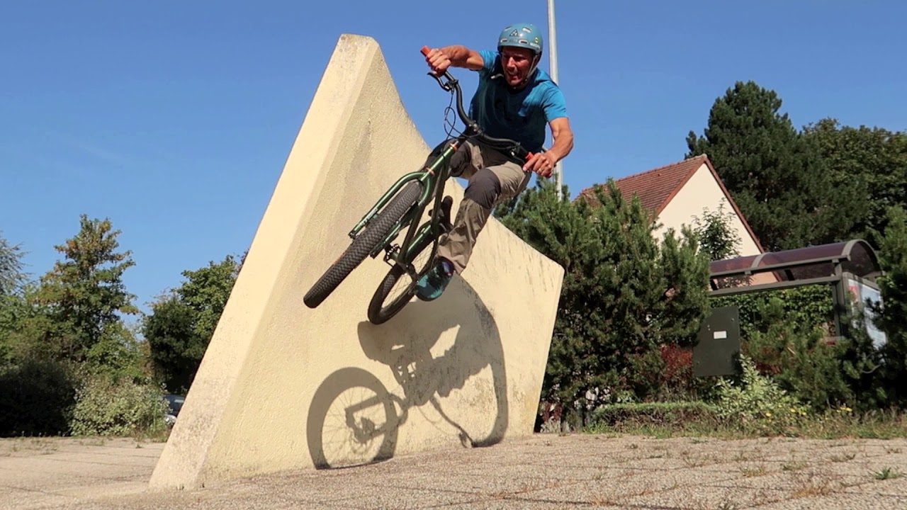 street trials wall rides - YouTube