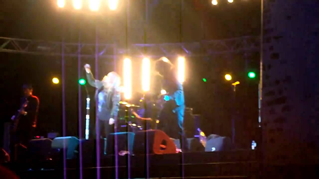 Anouk - Modern World Beatstad 2010 - YouTube