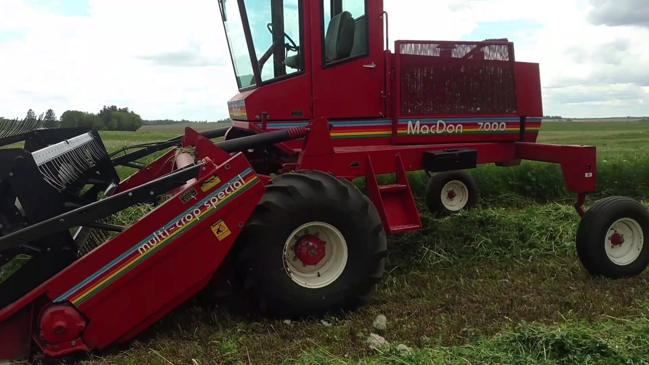 MacDon 7000 - YouTube