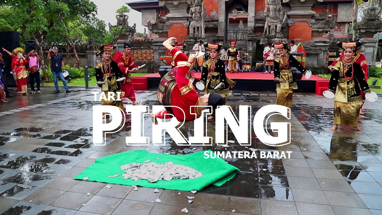 Tari Piring | Jatuh Diatas Pecahan Beling, Totalitas Penari Piring ...