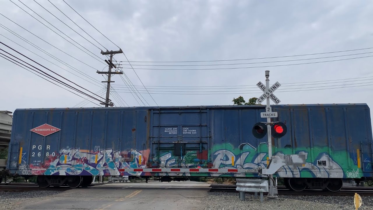 UP 8472 Manifest Freight Train West - 20th Street Railroad Crossing ...