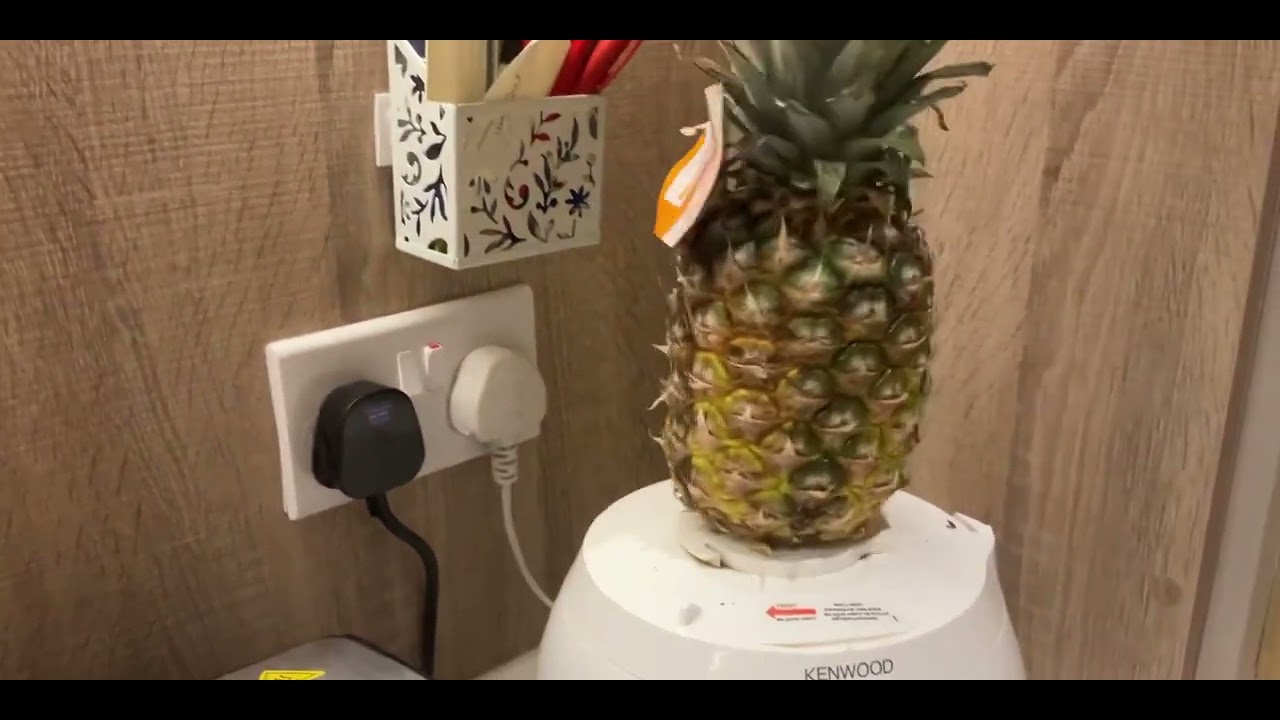 Spinning pineapple - YouTube