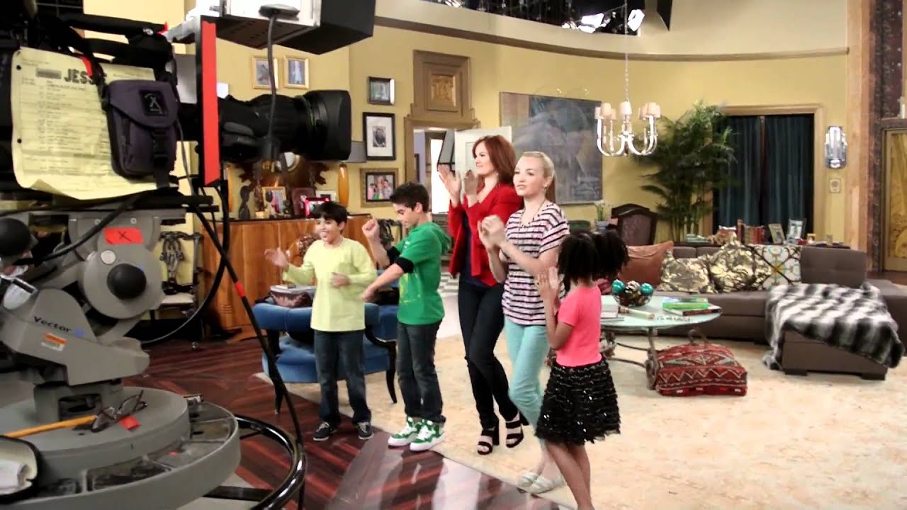 Jessie - Live Taping - ''Cattle Calls & Scary Walls'' - Last Episode of ...