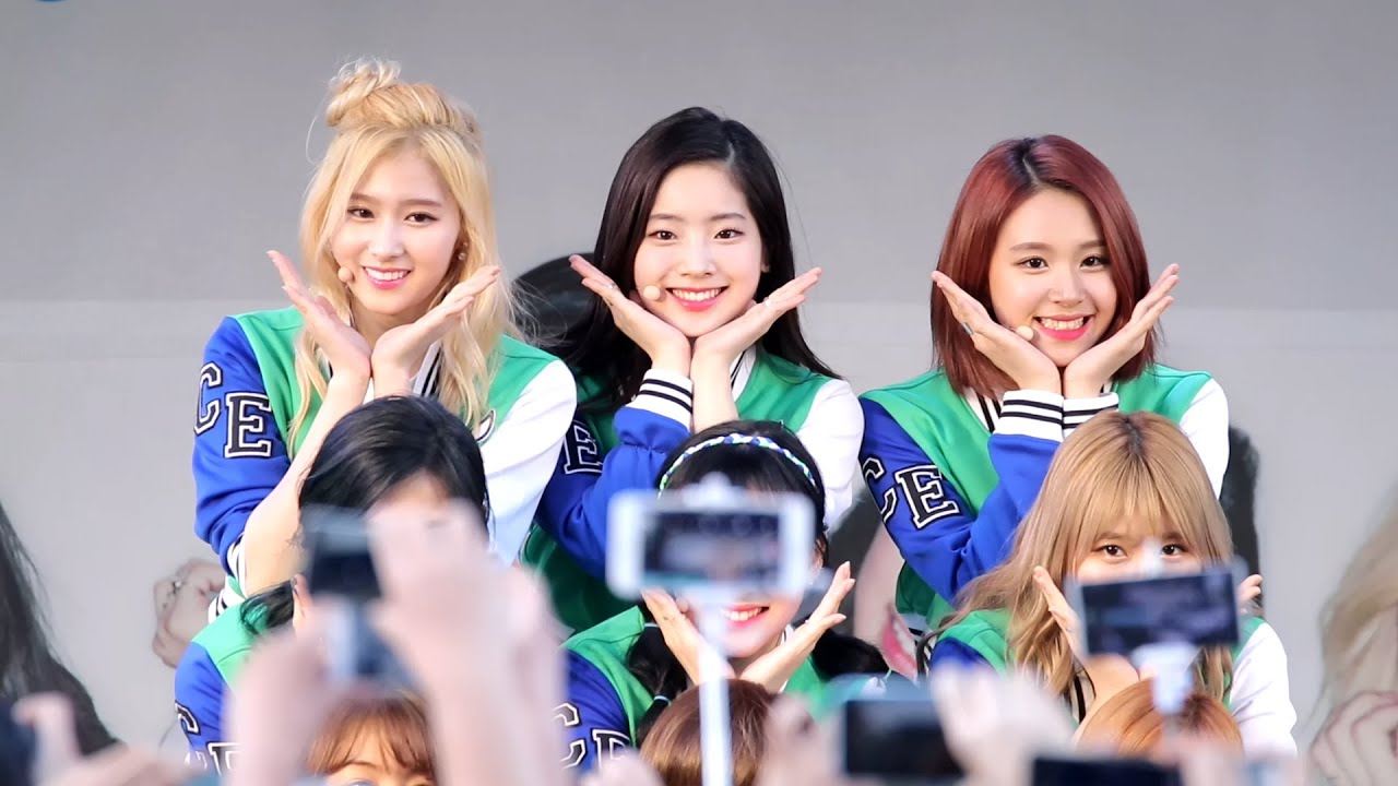 160507 트와이스(TWICE) 모모(MOMO) - CHEER UP @상암 프리즘타워 게릴라콘서트 #직캠(Fancam) By ...