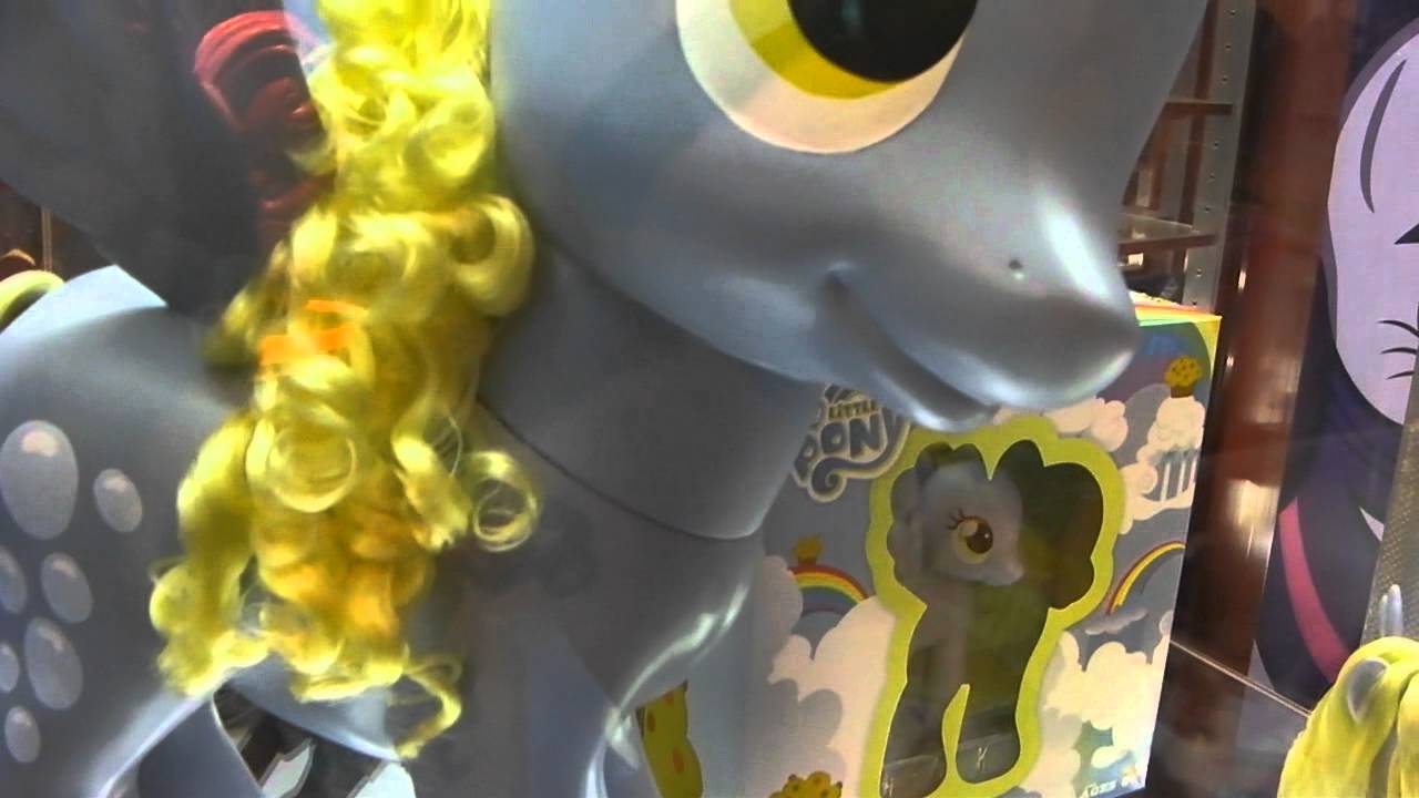 SDCC 2012 Hasbro My Little Pony Display - YouTube