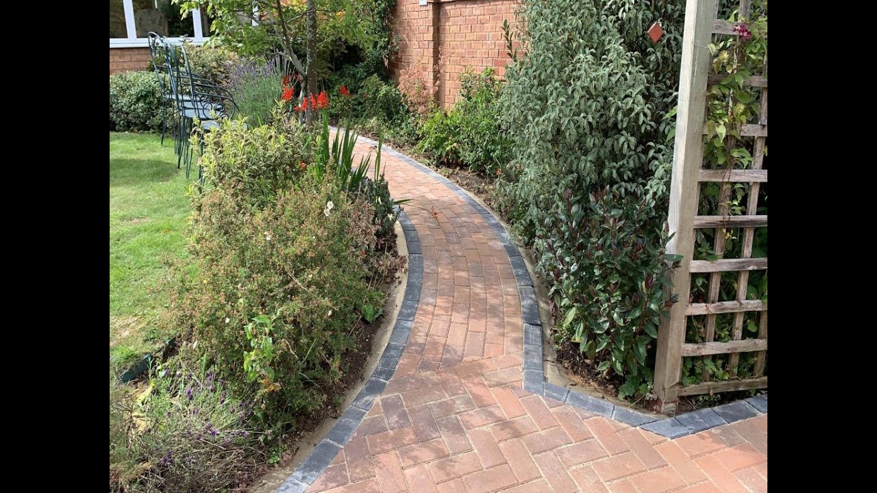 Circular Block Paving Footpath and Patio in Daventry - YouTube