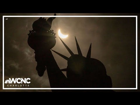 Solar eclipse races across America - YouTube