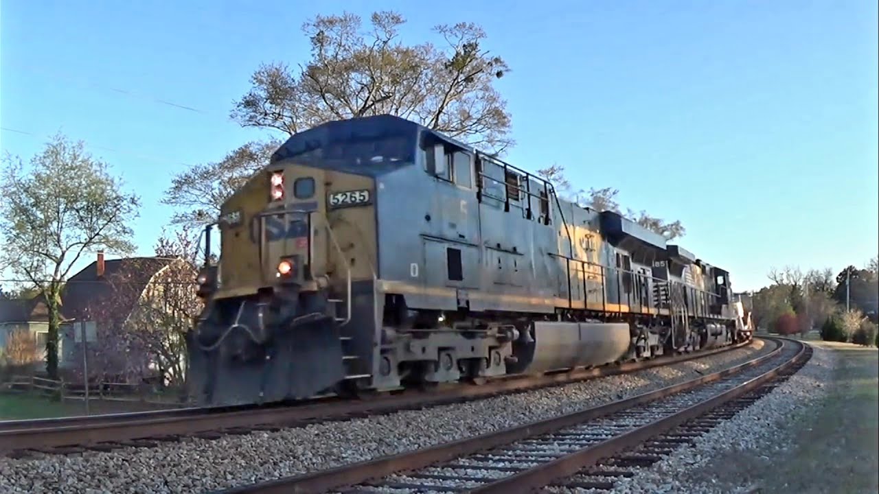 HD: CSX 5265 leads CSX Q678-30 in Palmetto, GA - YouTube