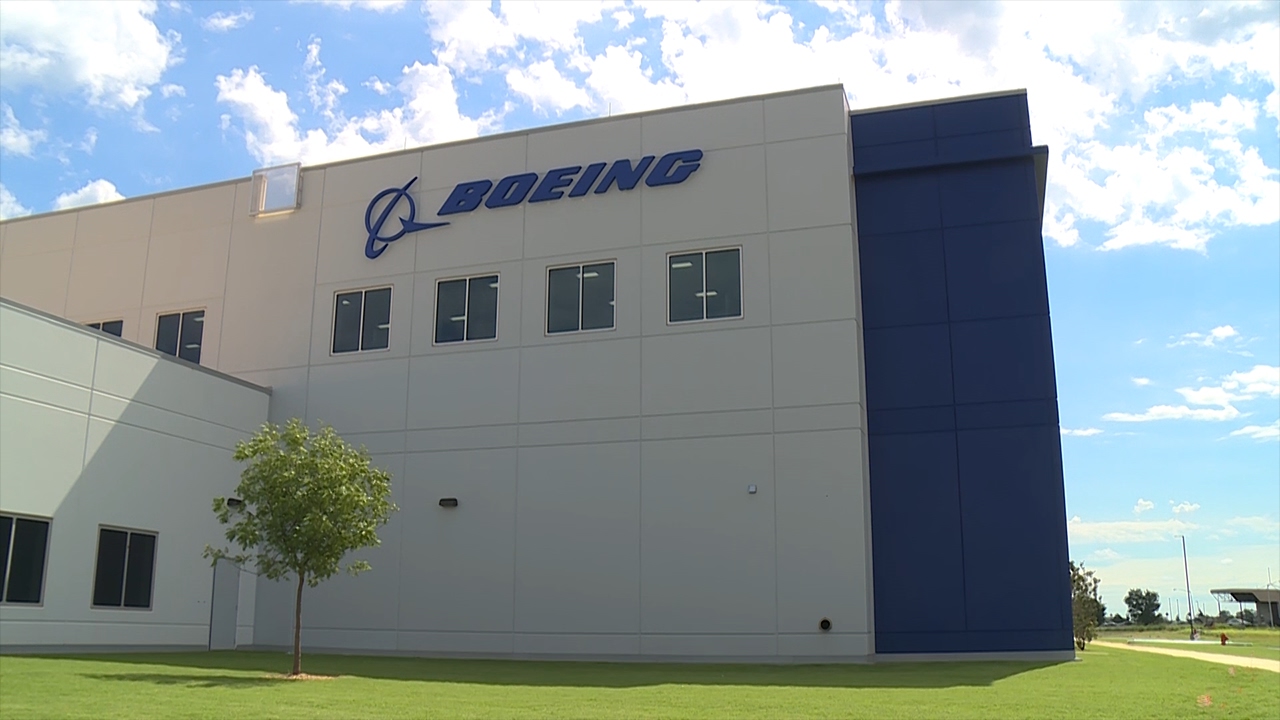 Boeing Boosts Oklahoma Economy - YouTube