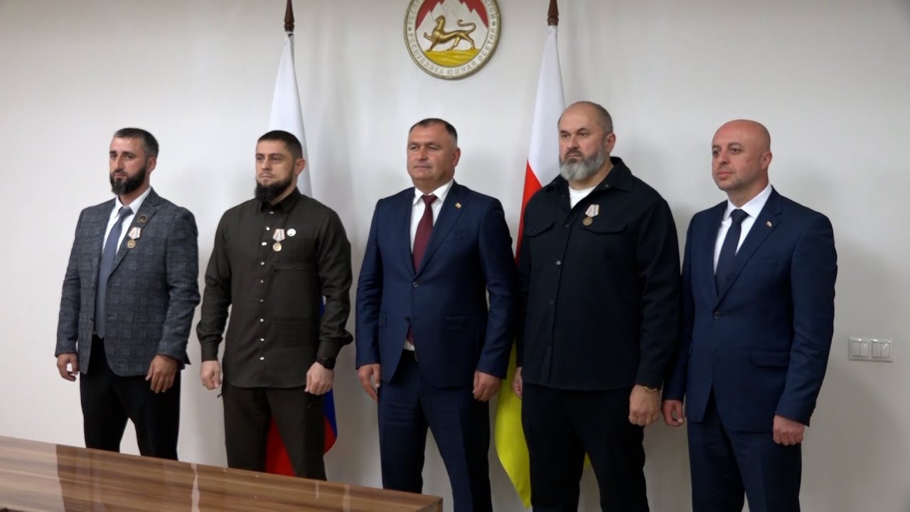 Президент Алан Гаглоев встретился с представителями делегации Чеченской ...