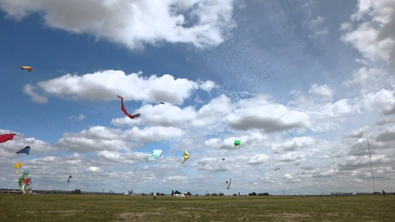Windscape Kite Festival, Swift Current, 21 June 2015 #17 - YouTube