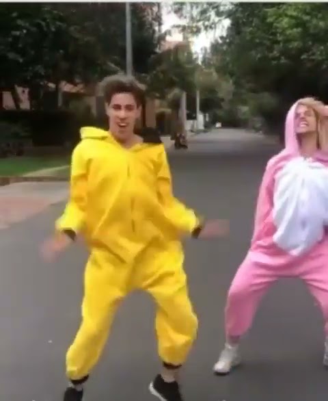Alejo y Tony Bailando🤣 - YouTube