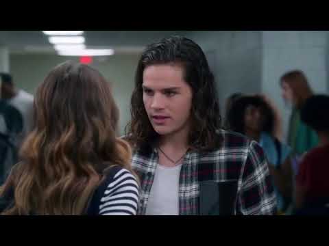 Insatiable 1x10 - Christian scares Patty and Brick saves her
