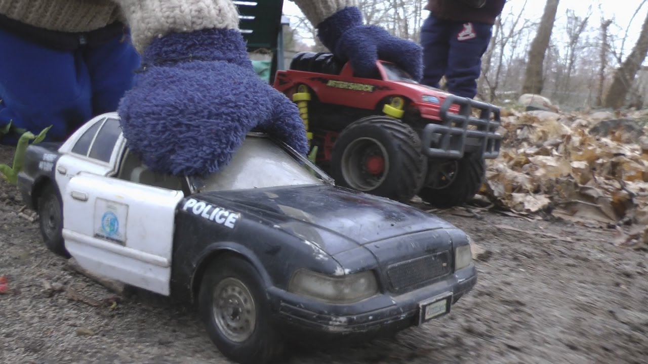 BACKYARD POLICE CHASE TOY CARS KIDS FUN! Playing with Toys - YouTube