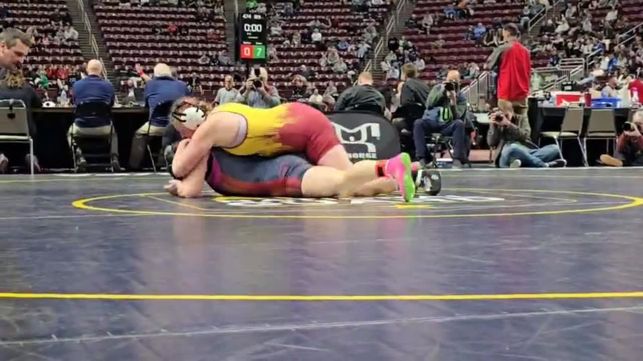 Big Spring's Esther Reed wins PIAA bronze-medal match by fall - YouTube