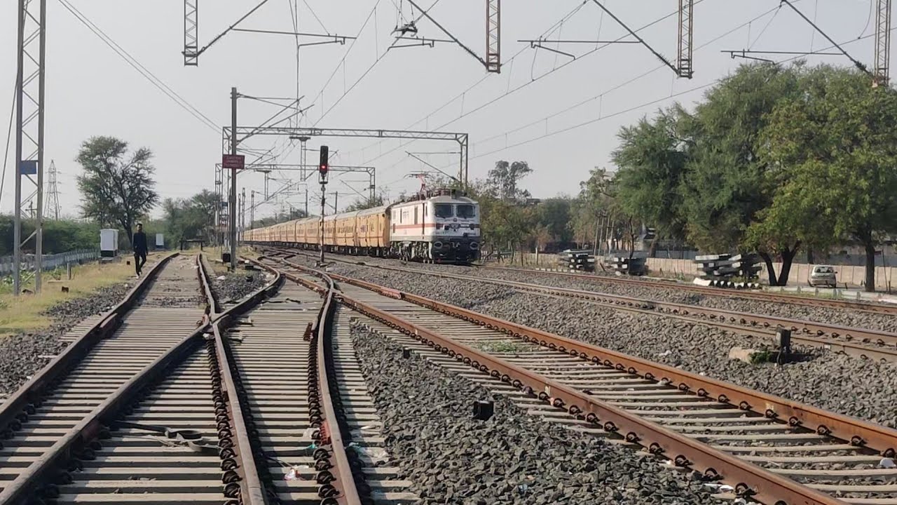 Okha Ernakulam Express / New Loco With Old Coaches / At Slow Speed ...