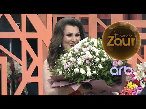 Gülyanaq Məmmədovaya canlı efirdə çoxlu gül gəldi - Həmin Zaur