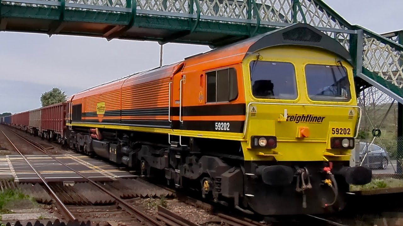 Freightliner class 59202 at goring by sea - YouTube