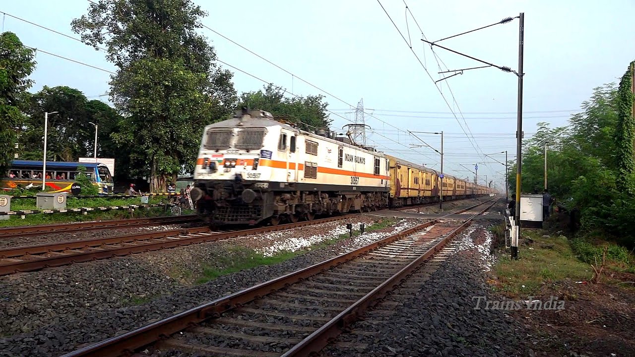 130 kmph speedy HWH/WAP-7/30557 || 12312/Netaji Express Train (Kalka ...
