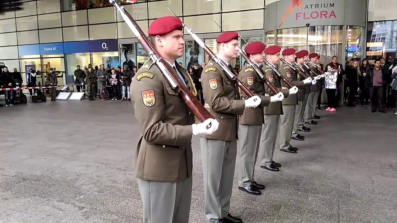 Army den 2017 - YouTube