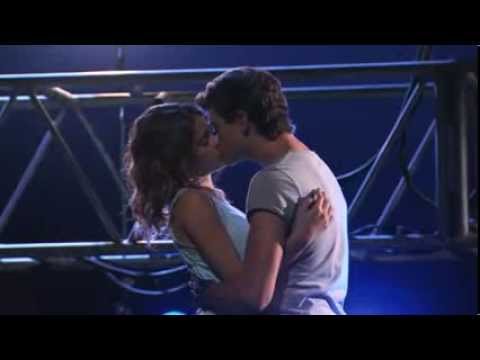 Violetta 2  Diego e Vilu si baciano ITA
