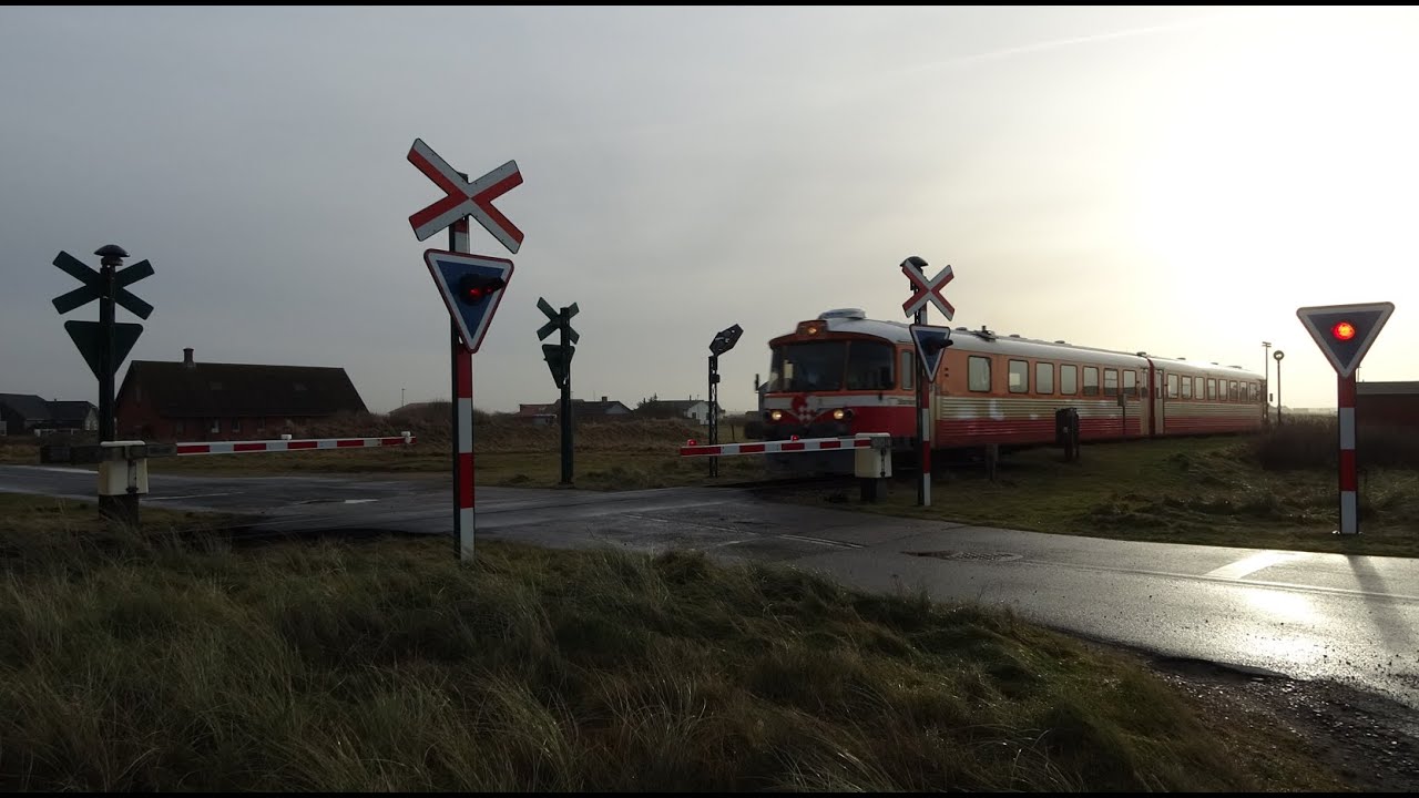 Vejoverskæring Vrist | VLTJ | Danish level crossing - YouTube