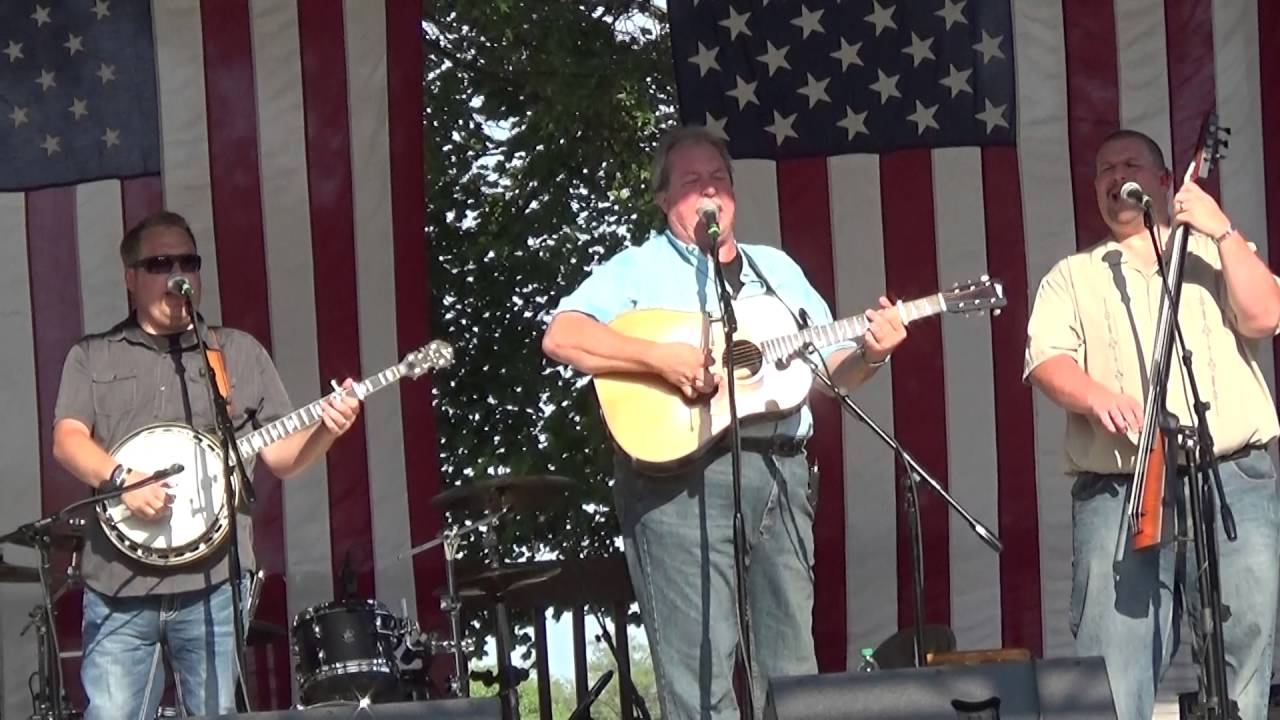 Russell Moore & IIIrd Tyme Out - "Old Home Place" - YouTube