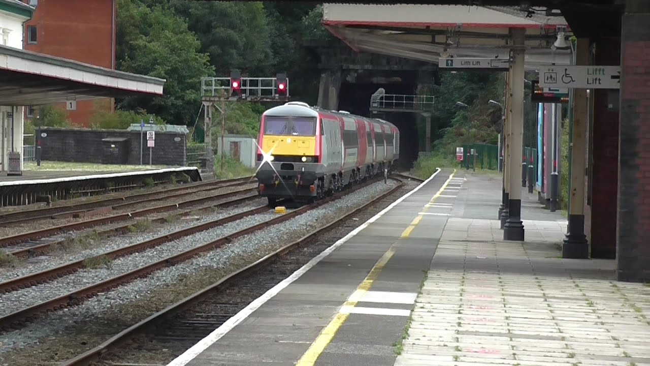 TfW Mk4 carriages on test at Bangor, 01-09-2020. DVT 82226 & Class 67 ...