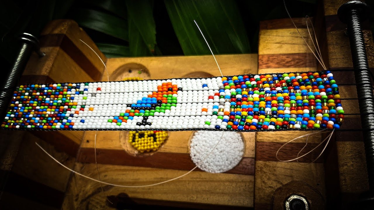 Beautiful loom Beaded bird design - YouTube